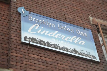 SUNDRY SIGNS - Forgotten New York