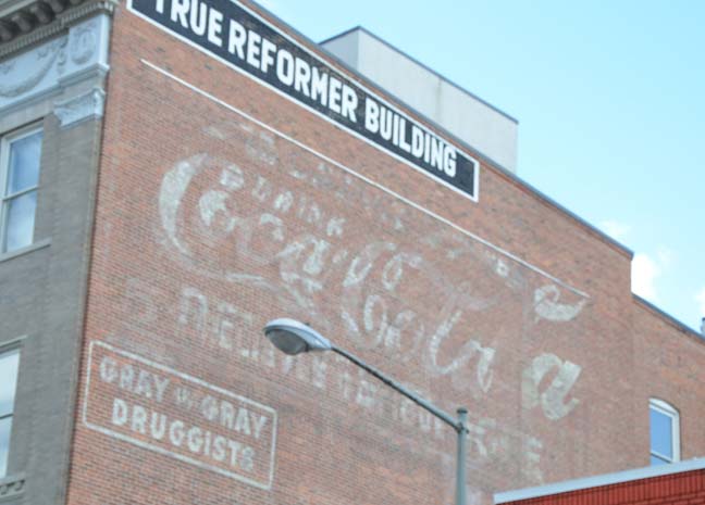 SUNDRY SIGNS - Forgotten New York