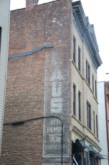 SUNDRY SIGNS - Forgotten New York