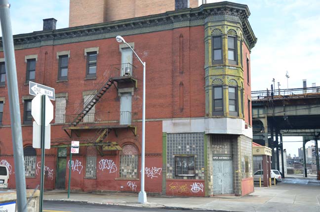 SUNDRY SIGNS - Forgotten New York