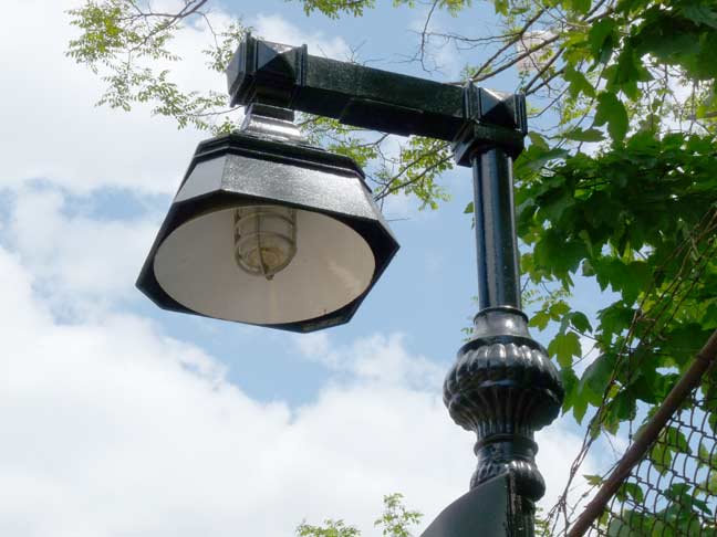 06.platform.lamp - Forgotten New York