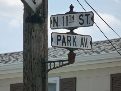 OLD SIGNS IN NEW HYDE PARK - Forgotten New York
